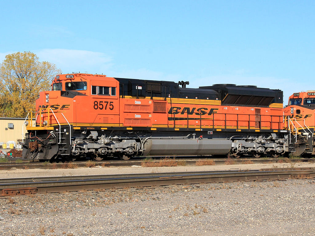 BNSF 8575